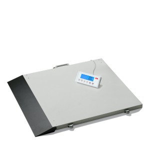 Rollstuhlwaage ADE M500660 mit einer Rampe